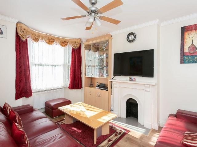 Watford WD18, 3 bed terraced house to rent, £2,300 pcm | PrimeLocation