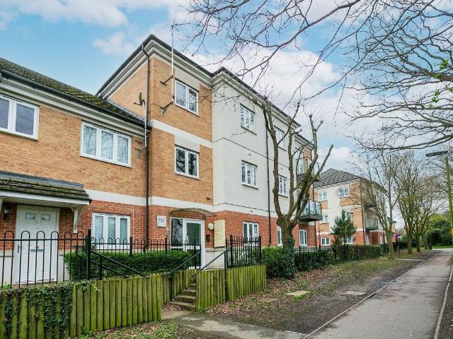 Watford WD25, 2 bed flat to rent, £1,700 pcm | PrimeLocation