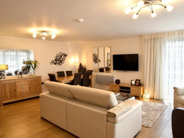 Watkiss Way, Cardiff, CF11 3 bed apartment to rent £1,625 pcm £375 pw