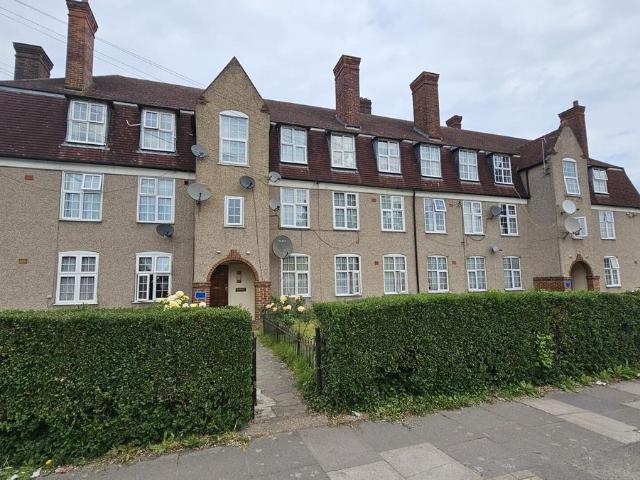 Watling Avenue, Edgware HA8, 2 bed flat to rent, £1,800 pcm | PrimeLocation
