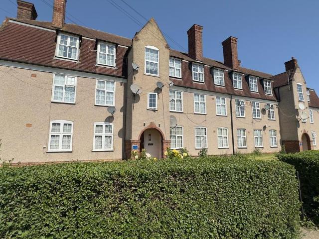 Watling Avenue, Edgware HA8, 2 bed flat to rent, £1,800 pcm | PrimeLocation