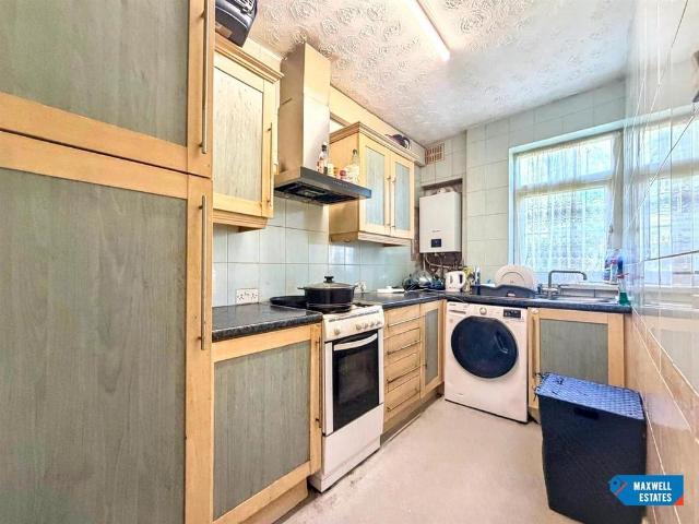 Watling Avenue, Edgware 2 bed apartment to rent £1,800 pcm £415 pw