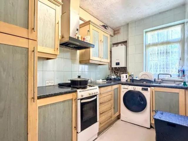 Watling Avenue, London, HA8 0HP, United Kingdom | 2 bed apartment for rent #167384950 | Rentberry