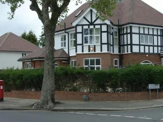 Watling Avenue, London, HA8 0NG, United Kingdom | 2 bed duplex for rent #167488225 | Rentberry