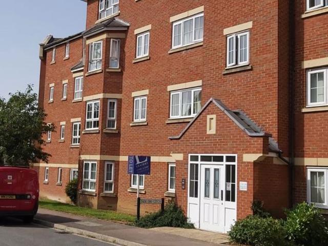 Watling Gardens, Dunstable LU6, 2 bed flat to rent, £1,200 pcm | PrimeLocation