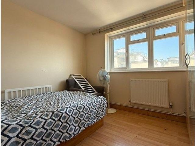 Watling Gardens, London NW2, 2 bed flat to rent, £2,300 pcm | PrimeLocation