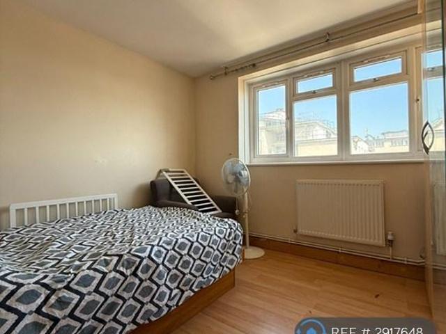 Watling Gardens, London, NW2 2 bed flat to rent £2,300 pcm £531 pw