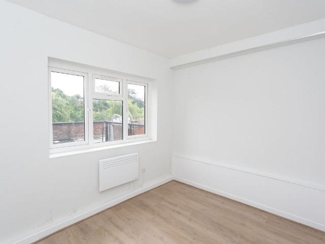 Watling Street WD7, Radlett, 4 bed flat to rent, £1,800 pcm | PrimeLocation