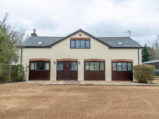 Watling Street, Claybrooke Parva LE17 4 bed detached house to rent £1,795 pcm £414 pw