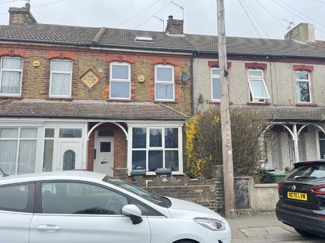 Watling Street, Dartford DA2 3 bed terraced house to rent £2,150 pcm £496 pw