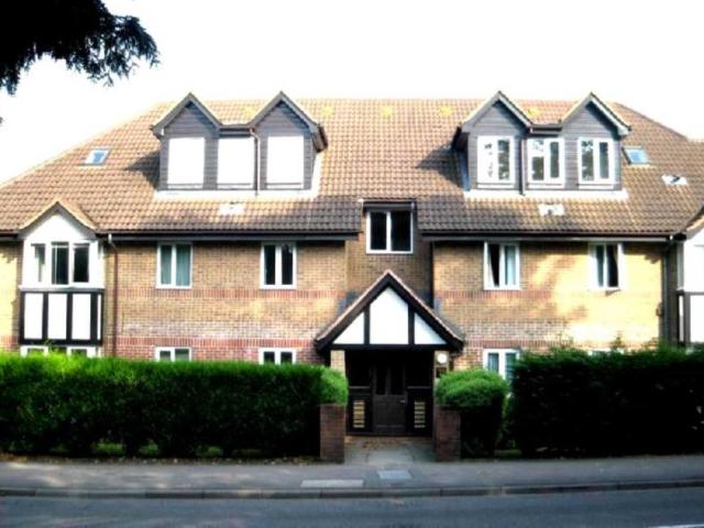 Watling Street, Radlett WD7, 1 bed flat to rent, £1,150 pcm | PrimeLocation