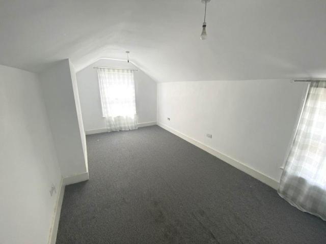 Watling Street, Radlett 1 bed flat to rent £1,260 pcm £291 pw