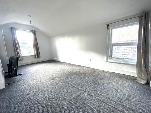 Watling Street, RADLETT 2 bed apartment to rent £1,260 pcm £291 pw