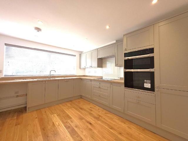 Watling Street, Ross on Wye 3 bed semi detached house to rent £1,395 pcm £322 pw