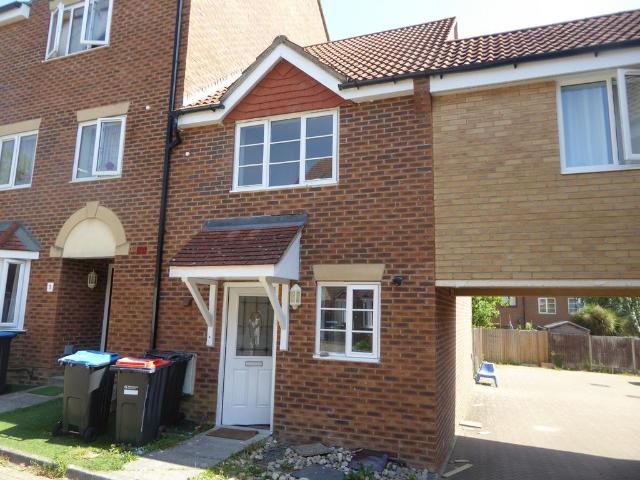 Watson Close, Grange Farm MK8 2 bed end of terrace house to rent £1,375 pcm £317 pw
