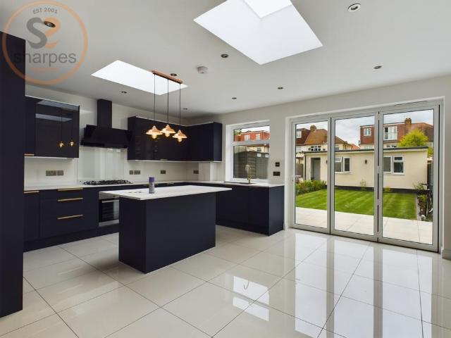 Watson Avenue, Sutton, Surrey 5 bed house to rent £3,500 pcm £808 pw