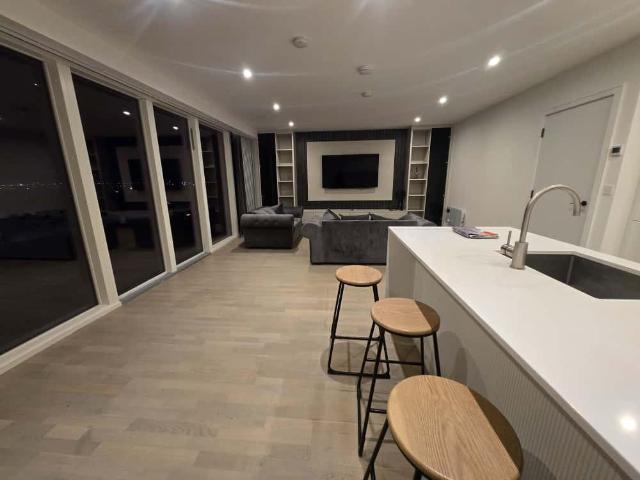 Watson House, 4 Greenleaf Walk. 3 bed flat to rent £3,300 pcm £762 pw