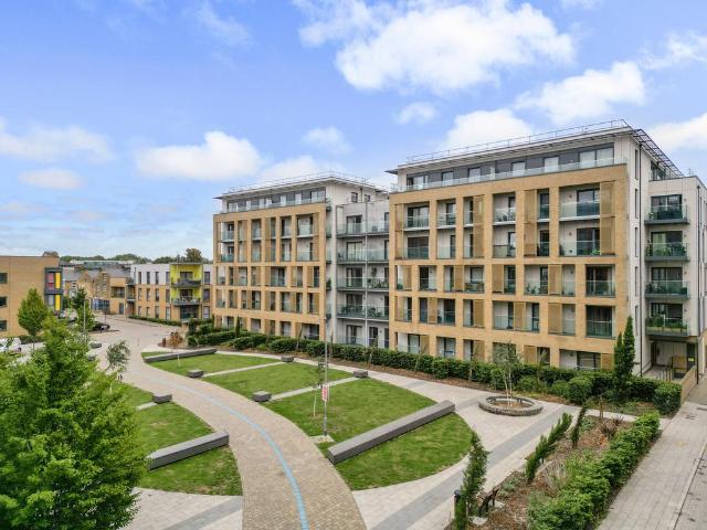 Watson Heights, City Centre, Chelmsford 2 bed flat to rent £1,650 pcm £381 pw