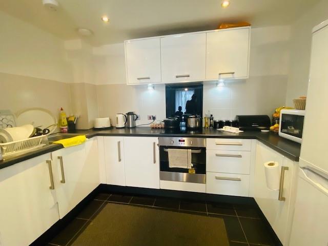 Watson Place SE25 2 bed flat to rent £1,675 pcm £387 pw