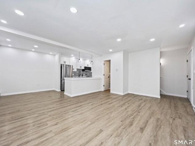 Wauwinet Ct Unit,guilford, Home For Sale