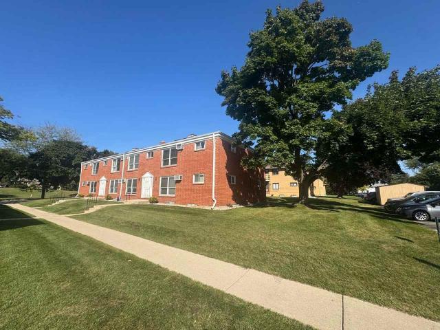 Waukesha Manor 1 Bedroom Apartment for Rent at 417 N Moreland Blvd, Waukesha, WI 53188