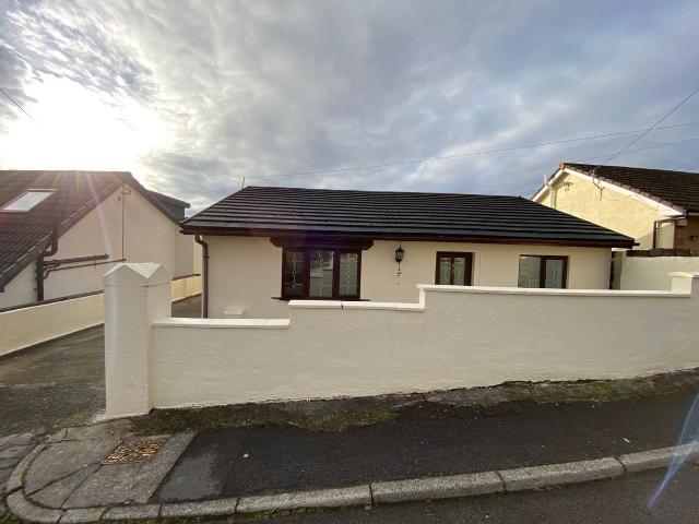 Waungron, Glynneath, Neath, Neath Port Talbot. SA11, 3 bed detached bungalow to rent, £850 pcm | PrimeLocation