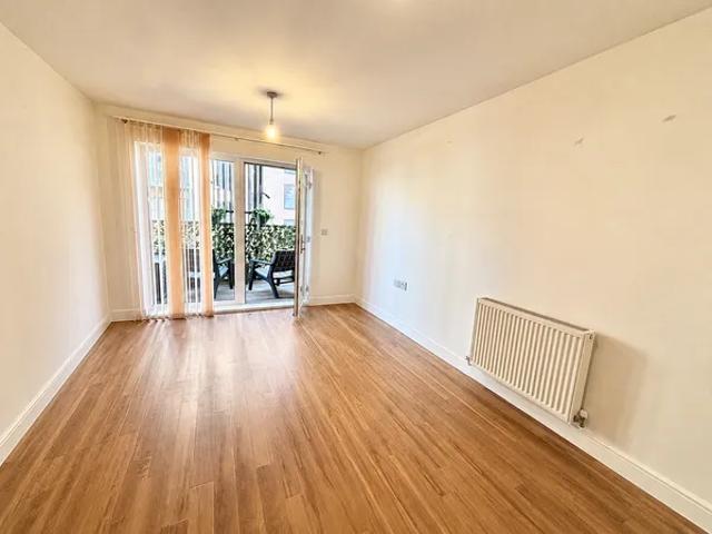 WAVE COURT, ROMFORD, RM7, Property for rent