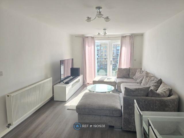 Wave Court, Romford RM7, 1 bed flat to rent, £1,350 pcm | PrimeLocation