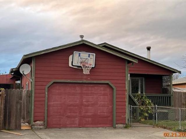 Wavecrest Ave