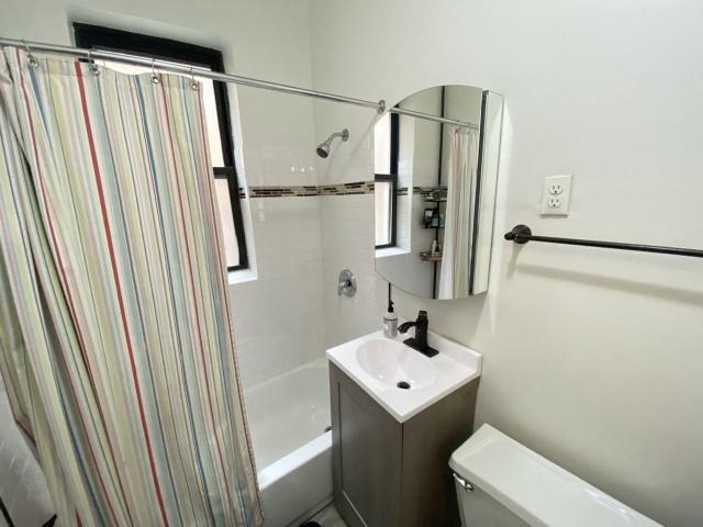 Waveland Park Court 1 Bedroom Apartment for Rent at 714 W Waveland Ave, Chicago, IL 60613 Lakeview
