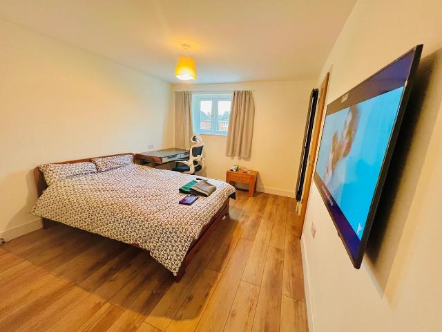 Wavell Way, Cambridge CB4, Room to rent, £850 pcm | PrimeLocation