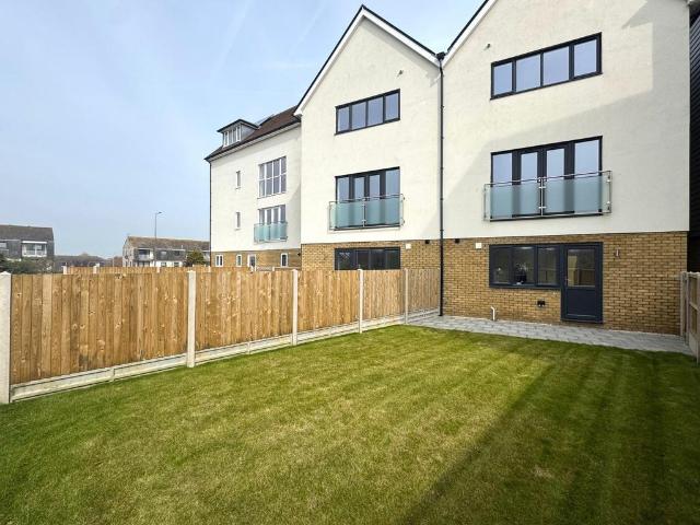 Waves Way, St Marys Bay, TN29 3 bed semi detached house to rent £1,850 pcm £427 pw