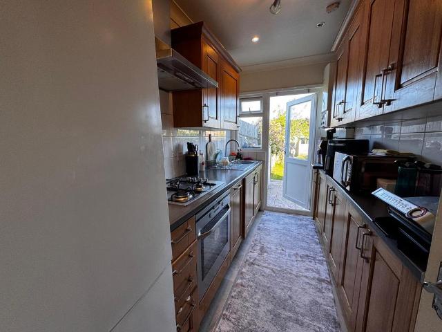 Waverley Road, Harrow, HA2 3 bed house to rent £2,496 pcm £576 pw