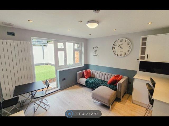 Waverley Road, London SE18, Room to rent, £900 pcm | PrimeLocation
