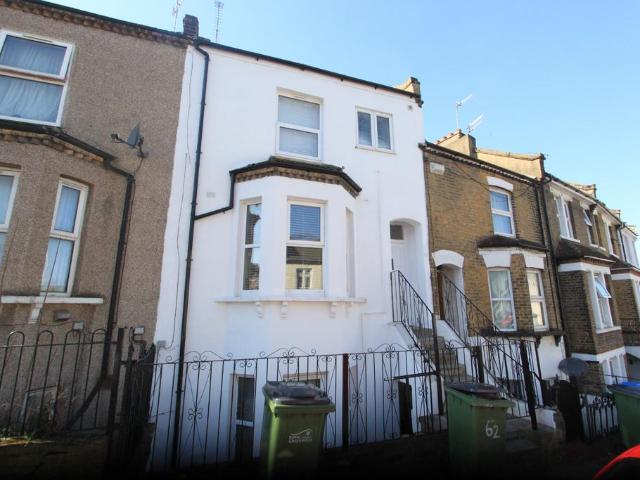 Waverley Road, London SE18 1 bed apartment to rent £1,150 pcm £265 pw