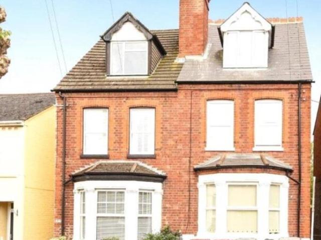 Waverley Road, Reading, RG30 1 bed apartment to rent £1,050 pcm £242 pw