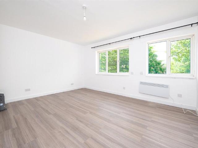 Waverley Road, St. Albans, Hertfordshire 1 bed flat to rent £1,050 pcm £242 pw