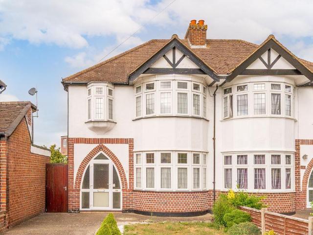 Waverley Road, Stoneleigh, Epsom, KT17 3 bed semi detached house to rent £2,600 pcm £600 pw
