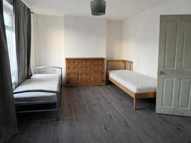 Waverley Road, Slough, SL1 3 bed maisonette to rent £1,600 pcm £369 pw