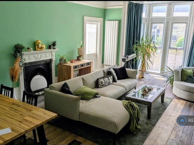 Waverley Road, Southsea, PO5 3 bed flat to rent £1,650 pcm £381 pw