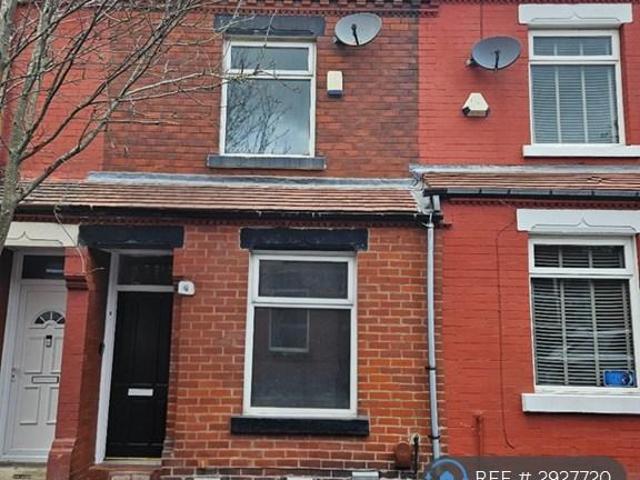 Waverley Road West, Manchester, M9 2 bed terraced house to rent £1,095 pcm £253 pw