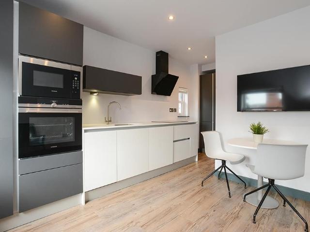 Waverley Street, Nottingham NG7, 2 bed shared accommodation to rent, £1,400 pcm | PrimeLocation