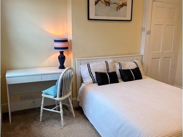 Wavertree Road, London SW2, Room to rent, £1,200 pcm | PrimeLocation