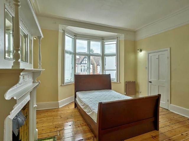 Wavertree Road, London SW2, Room to rent, £1,300 pcm | PrimeLocation