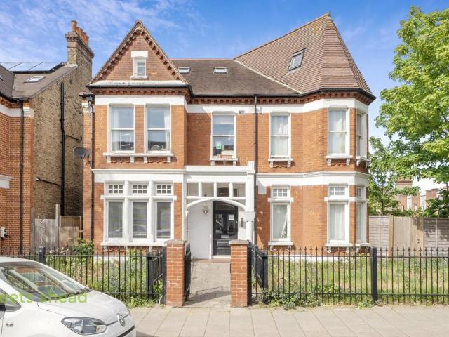 Wavertree Road, London, SW2 1 bed apartment to rent £1,750 pcm £404 pw