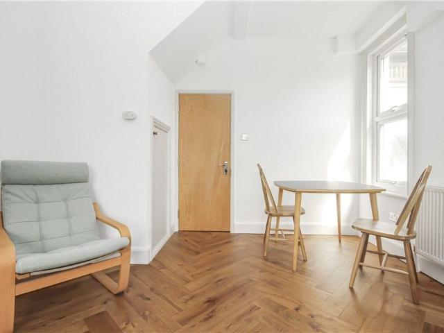 Wavertree Road, London, SW2 3SS