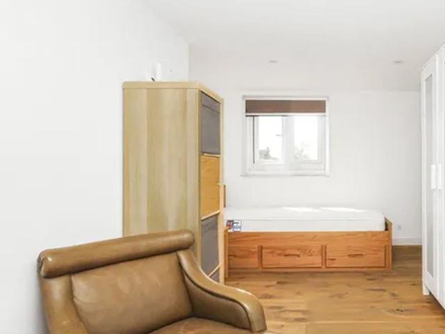 Wavertree Road, London, SW2 3ST, United Kingdom | Room for rent #167775742 | Rentberry