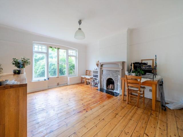 Wavertree Road, London, SW2