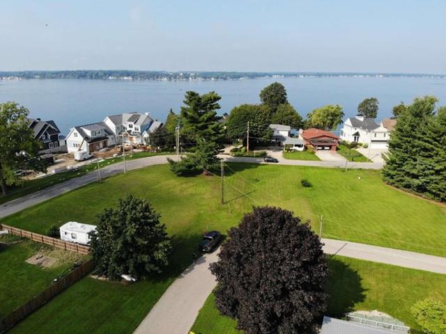 Wawasee Cir S, Cromwell, IN 46732