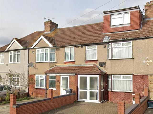 Waye Avenue, Hounslow TW5 4 bed terraced house to rent £2,250 pcm £519 pw
